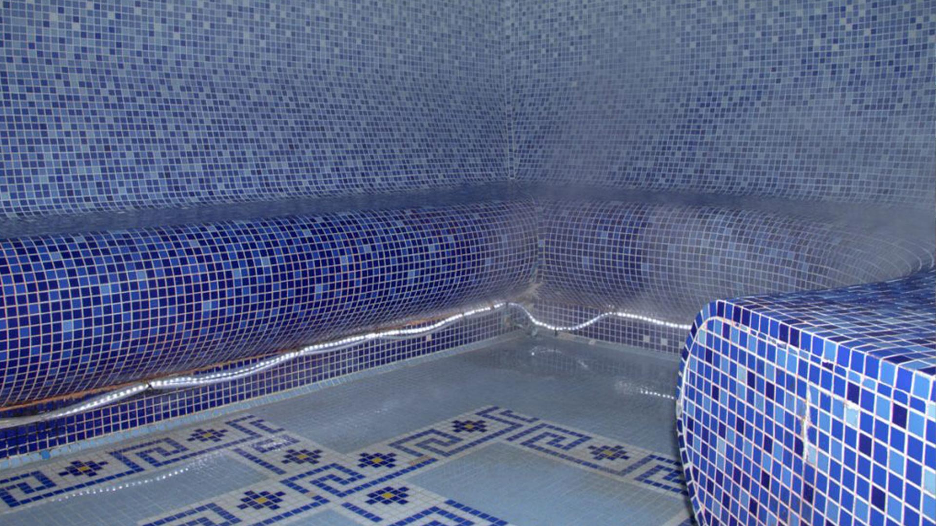 Prolom Banja | Steam bath